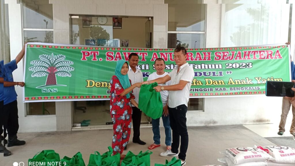 PT.SAS Salurkan 270 Paket Sembako Kepada Warga Sekitar – Kompas News