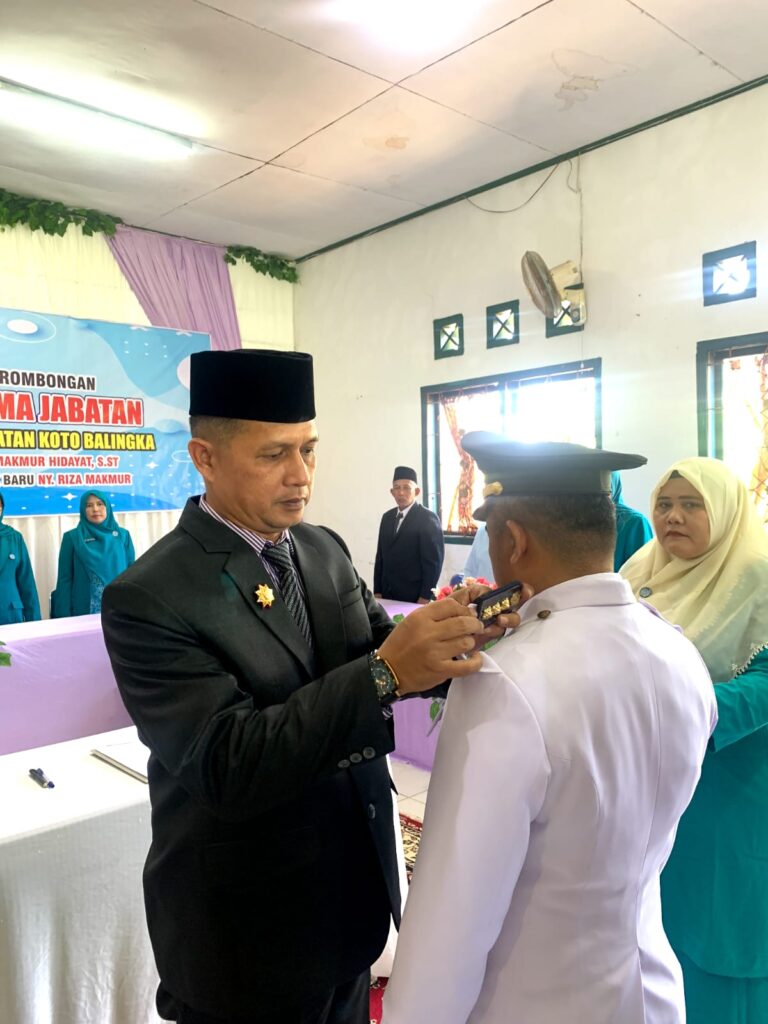 Sekda Hendra Putra Lakukan Sertijab Camat Koto Balingka Dari Bahrul ...