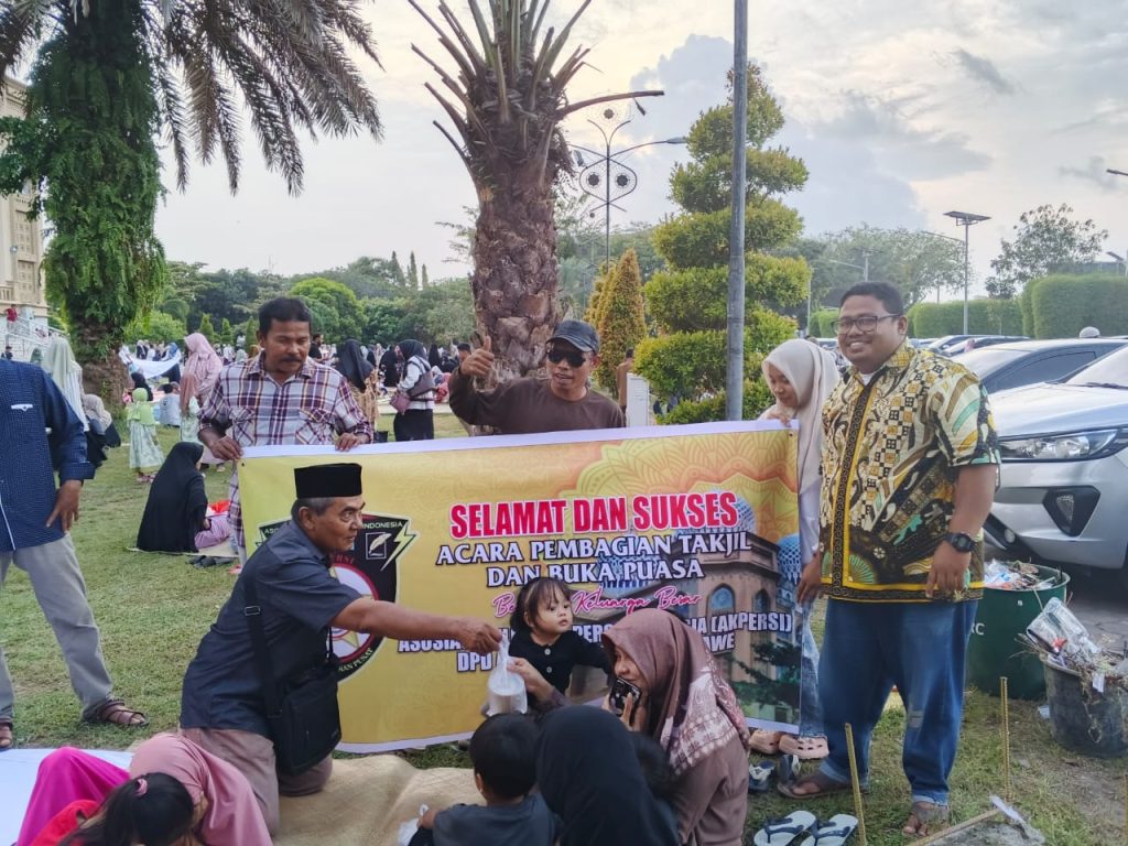 Berbagi Takjil di Bulan Ramadhan, Akpersi Aceh Tebar Berkah – Kompas News
